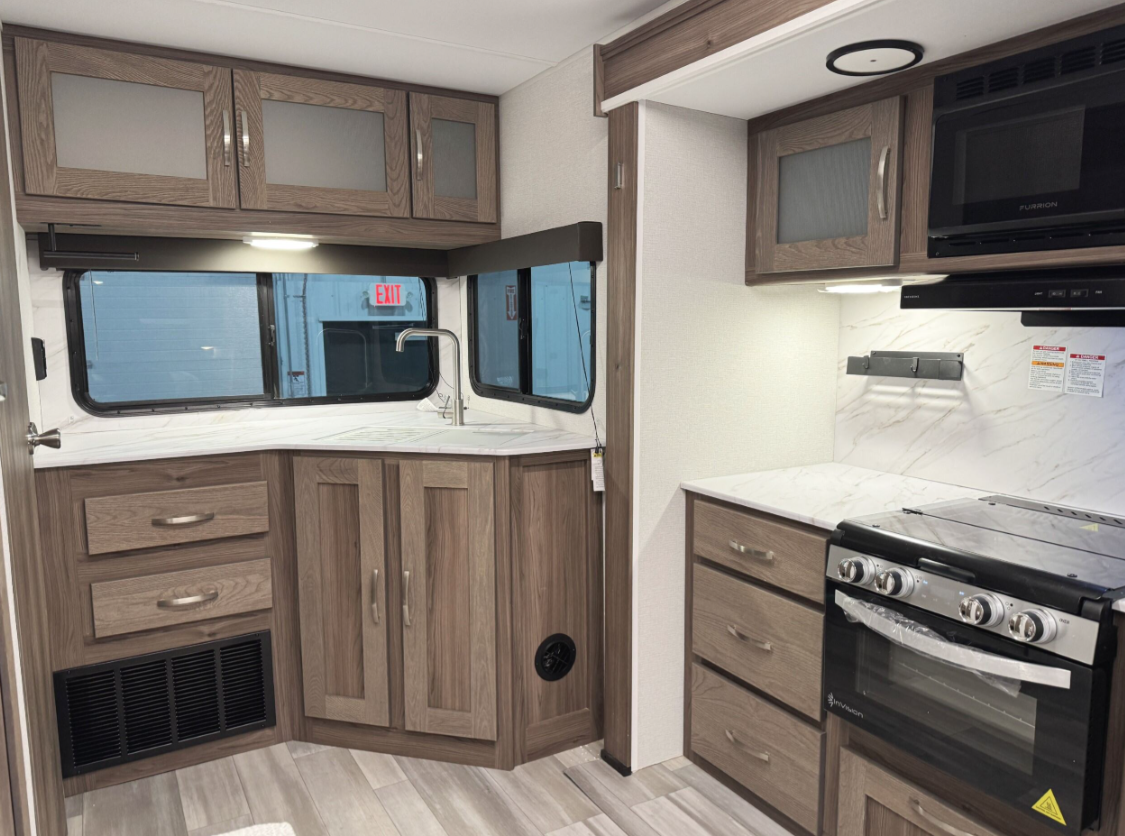 Wayfinder Go Explore X225: Adventure-Ready RV with Smart Features & Comfort