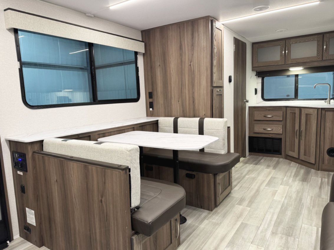 Wayfinder Go Explore X225: Adventure-Ready RV with Smart Features & Comfort