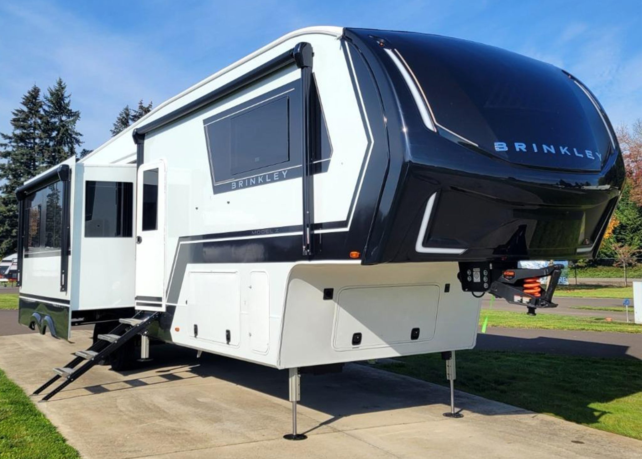 Best RVs for Remote Work – Top 10 Office-Ready Campers