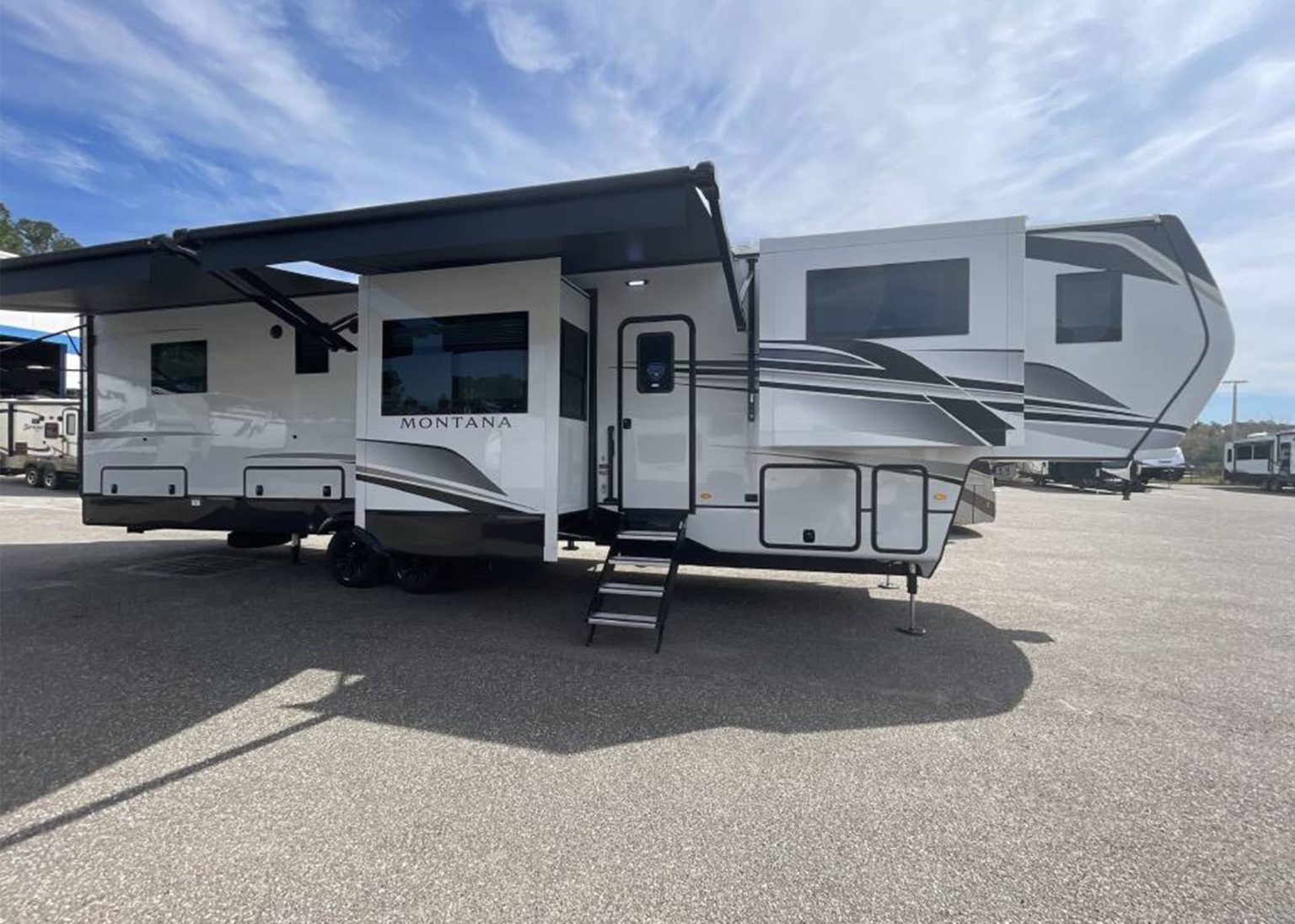 Best RVs for Remote Work – Top 10 Office-Ready Campers