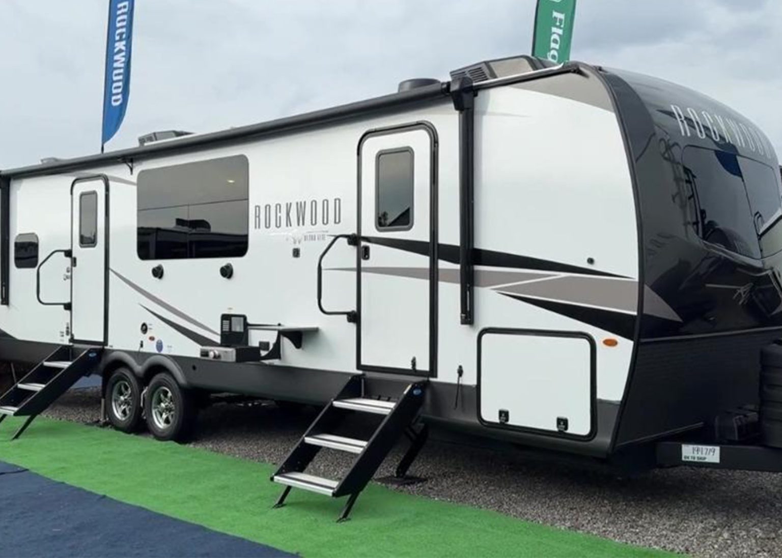 Best RVs for Remote Work – Top 10 Office-Ready Campers