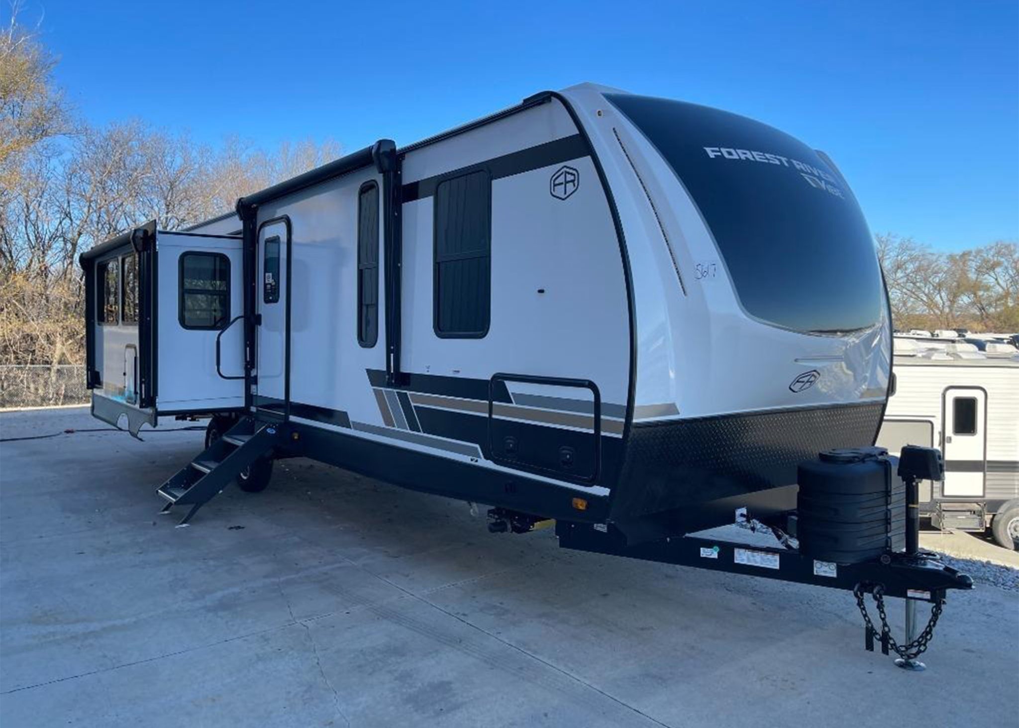 Best RVs for Remote Work – Top 10 Office-Ready Campers