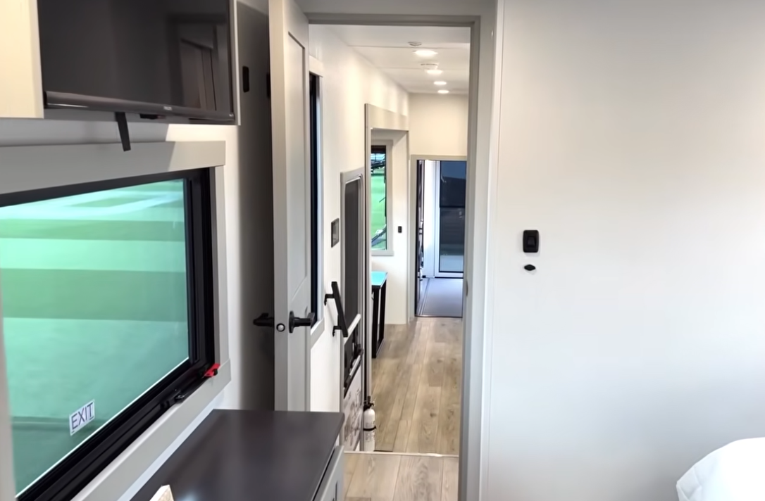 Brinkley Model G 4150 & 4155 Review: Luxury Toy Haulers with Office or ...
