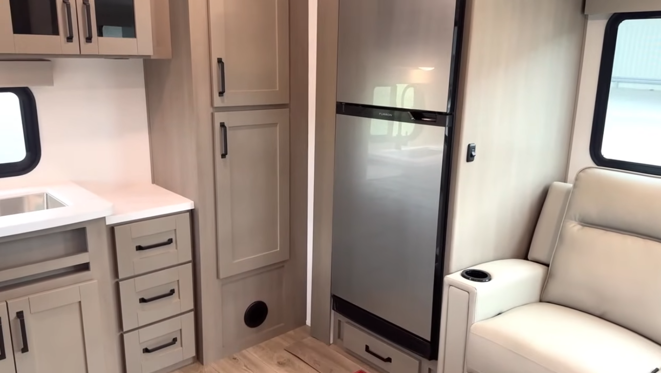 Reflection 150 270BN: Compact Couples Fifth Wheel